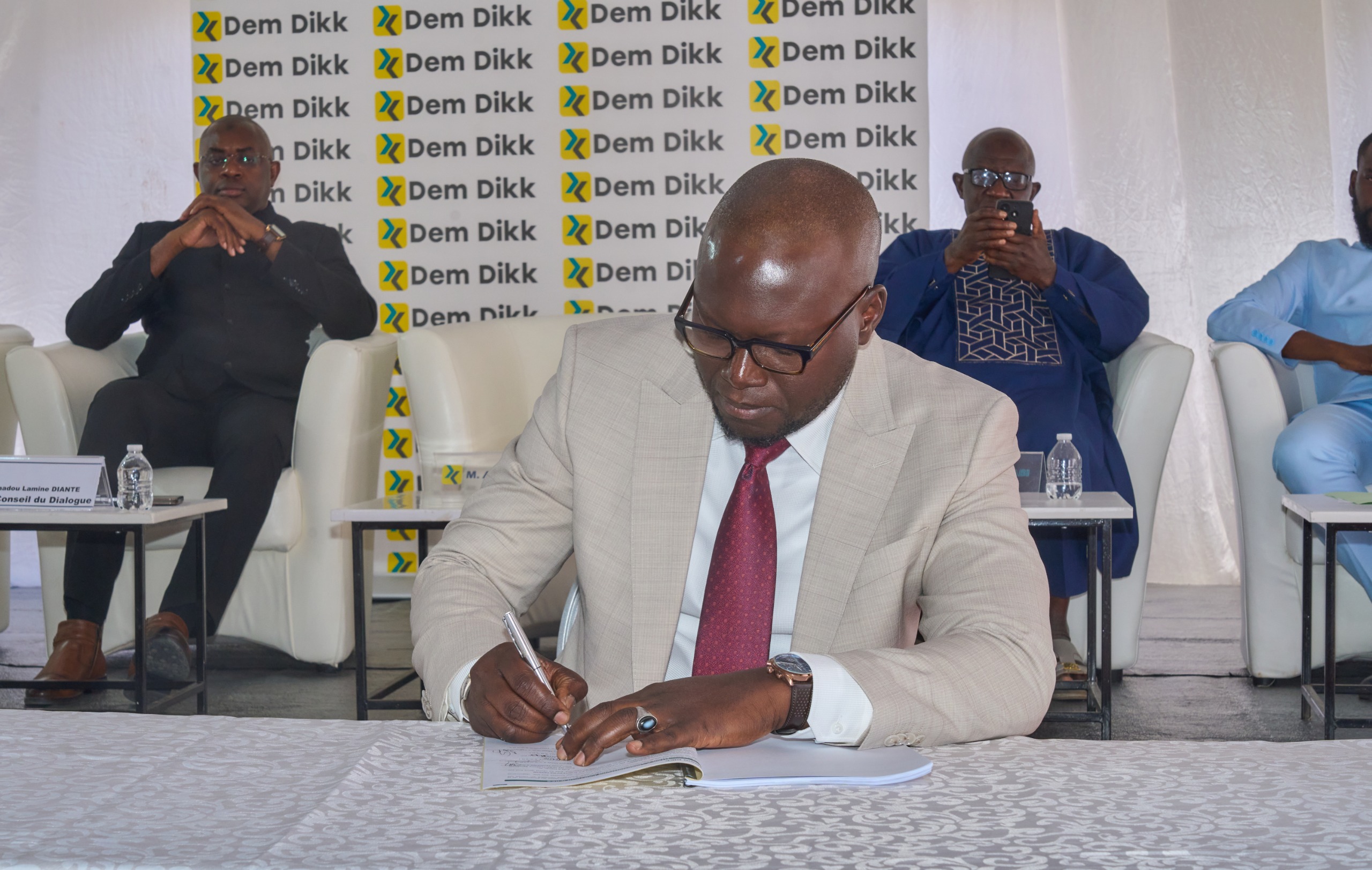 ACCORD D’ENTREPRISE : Dakar Dem Dikk mise sur la stabilité sociale ...